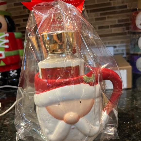 Bath & Body Works | Holiday | Pier One Santa Cup With Bath Body | Poshmark